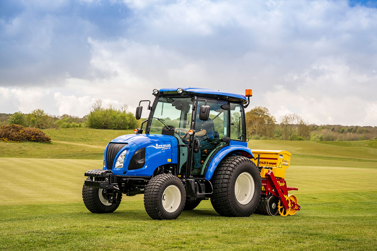 Kompakttraktoren | New Holland (DE) - BOOMER 55C/HST